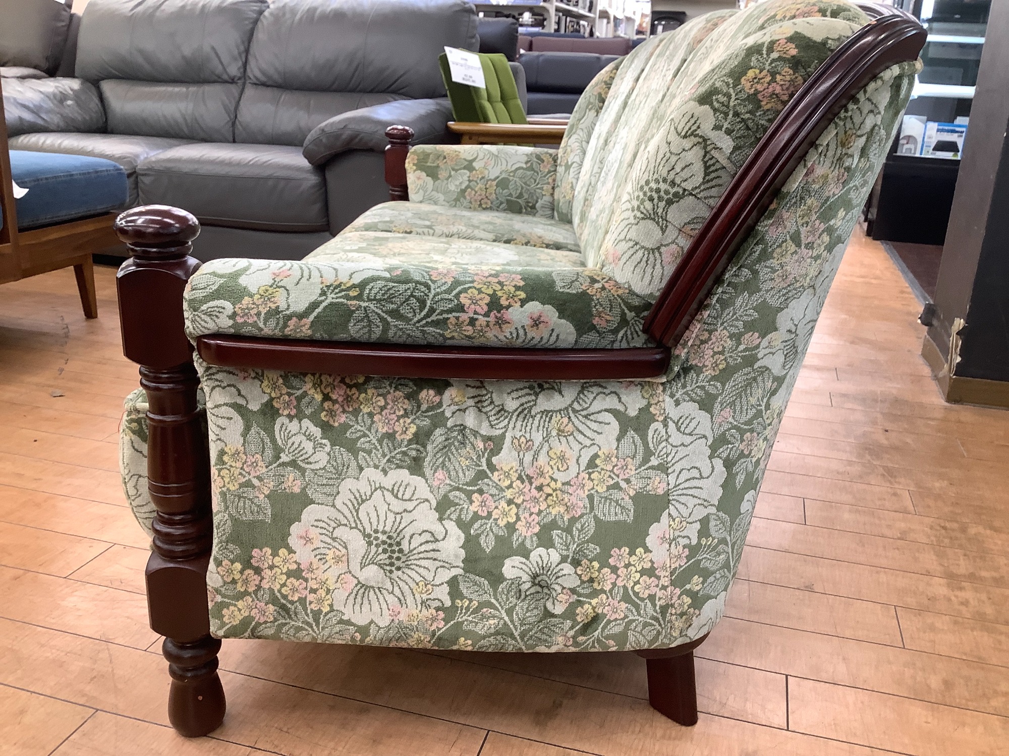【家具買取強化中】karimoku(カリモク) 3人掛けソファー 買取入荷致しました [2023.11.12発行]｜リサイクルショップ ...