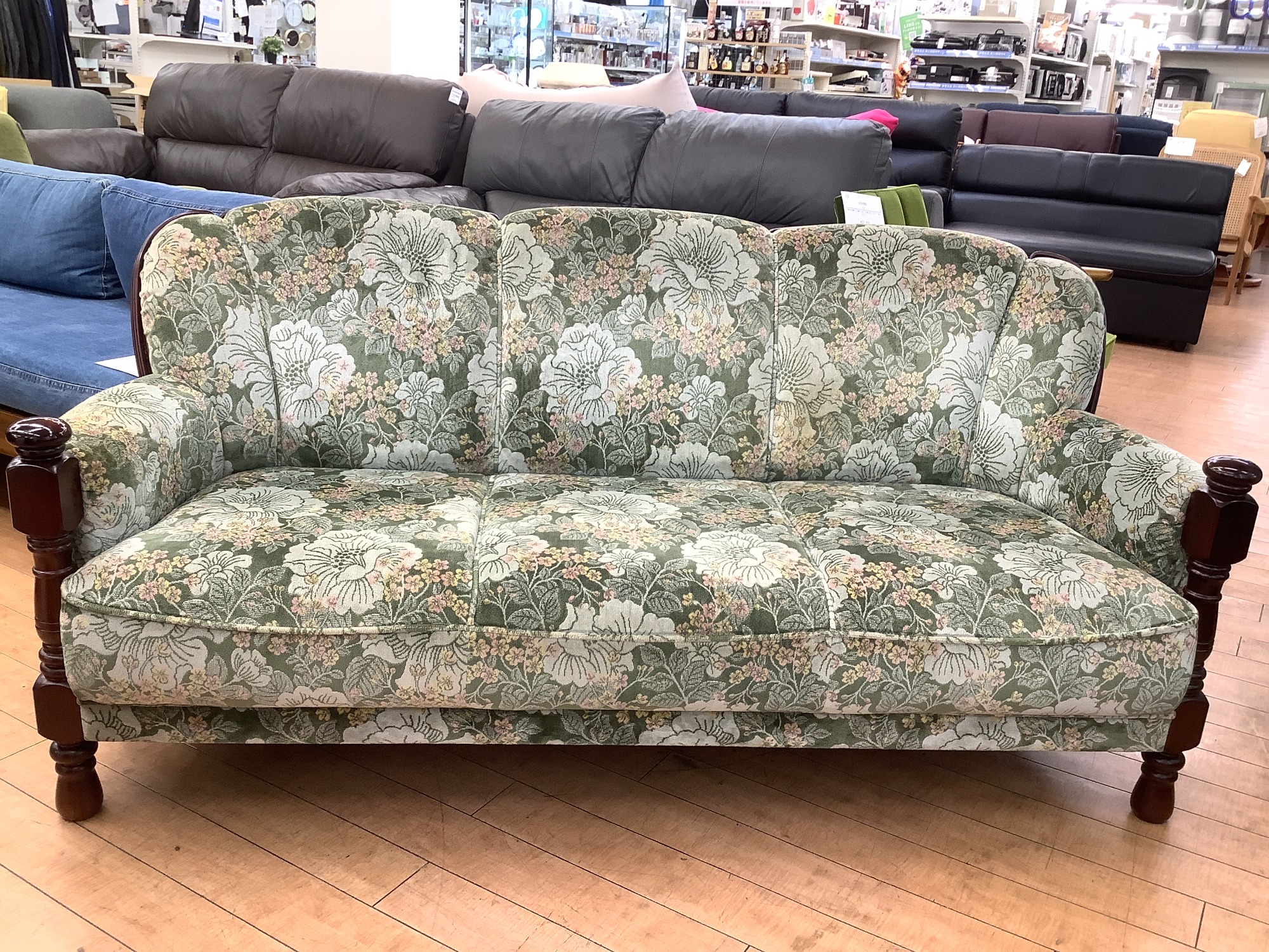 【家具買取強化中】karimoku(カリモク) 3人掛けソファー 買取入荷致しました [2023.11.12発行]｜リサイクルショップ ...