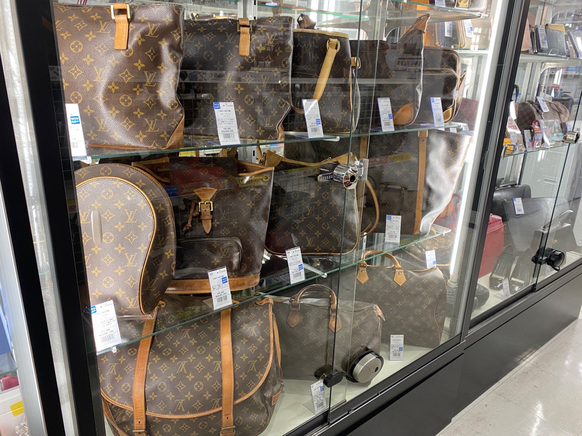 LOUIS VUITTON(ルイ ヴィトン) ティボリGM店頭販売中です LOUIS VUITTON(ルイ ヴィトン) ティボリGM店頭販売中です