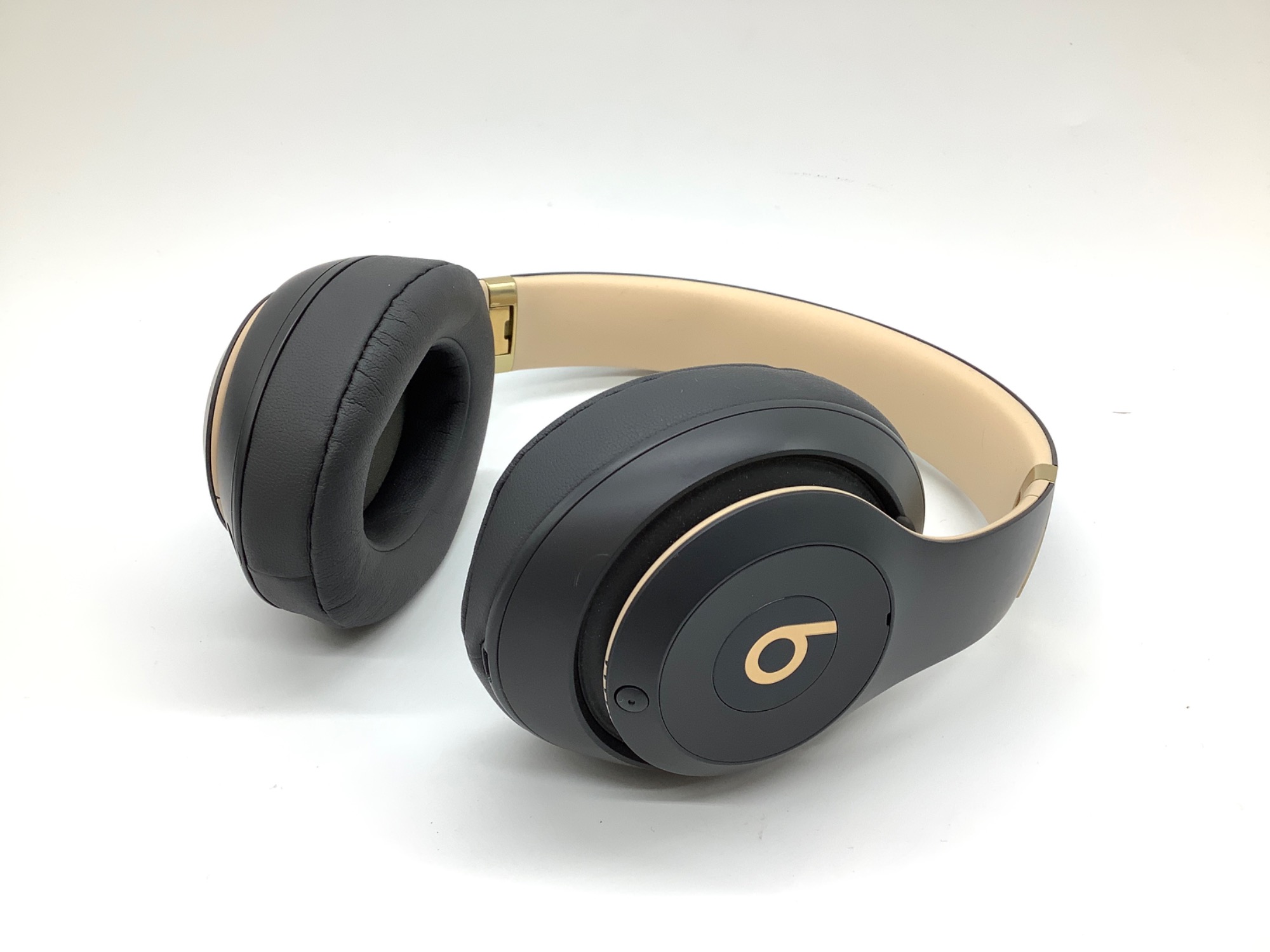 【beats】ワイヤレスヘッドホン A1914 のご紹介です！ [2023.08.29発行]｜リサイクルショップ トレジャーファクトリー（トレ ...
