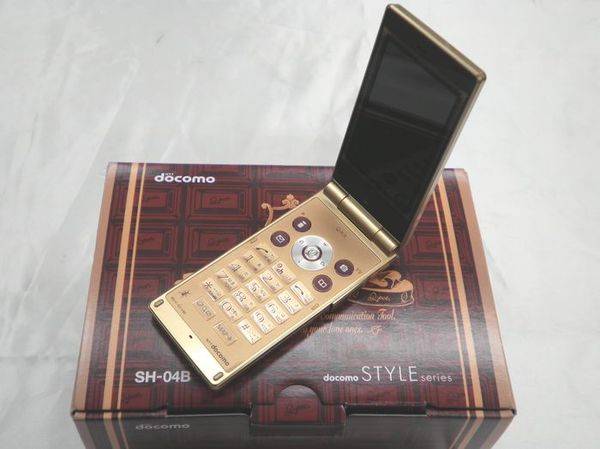 ☆★スマートフォンでのコラボも話題！【溶けないチョコレート？？！DOCOMO（ドコモ）Q-pot．（キューポット）コラボSH-04】買取り入荷 ...