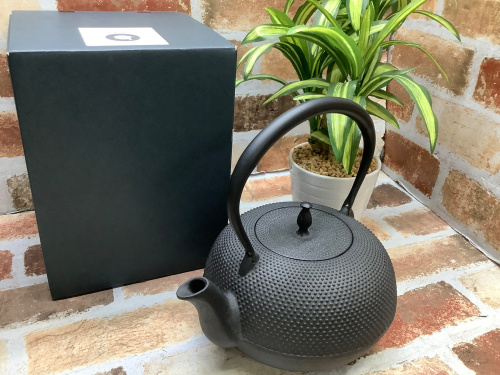 【和食器/洋食器買取募集中】南部鉄器よち鉄瓶 盛栄堂 OIGEN 観月アラレ 1.85lが入荷！ [2022.10.01発行]｜リサイクルショップ トレジャーファクトリー（トレファク）三鷹店