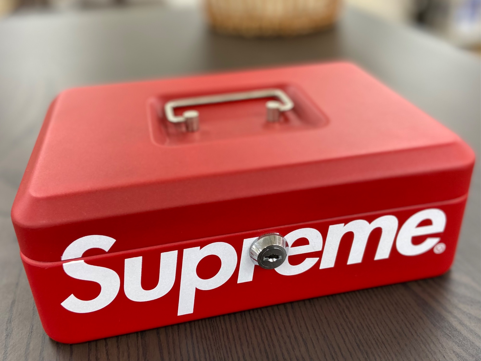 【Supreme】LOCK Box”Red”入荷しました！ [2024.04.10発行]｜リサイクルショップ トレジャーファクトリー（トレファ ...