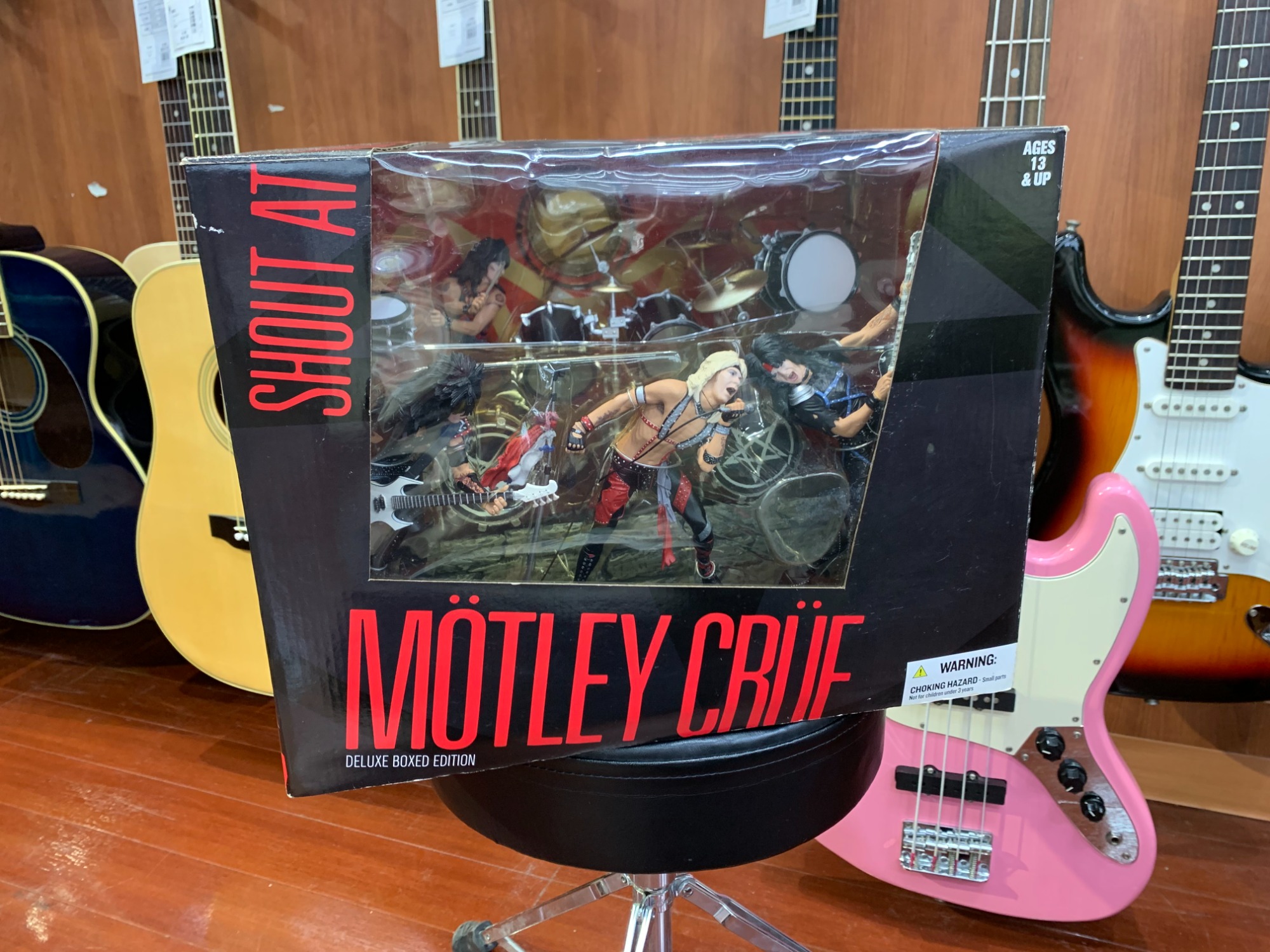 McFarlane Toys【MOTLEY CRUE SHOUT AT THE DEVIL DELUXE BOXED SET】をご紹介します♪ ...
