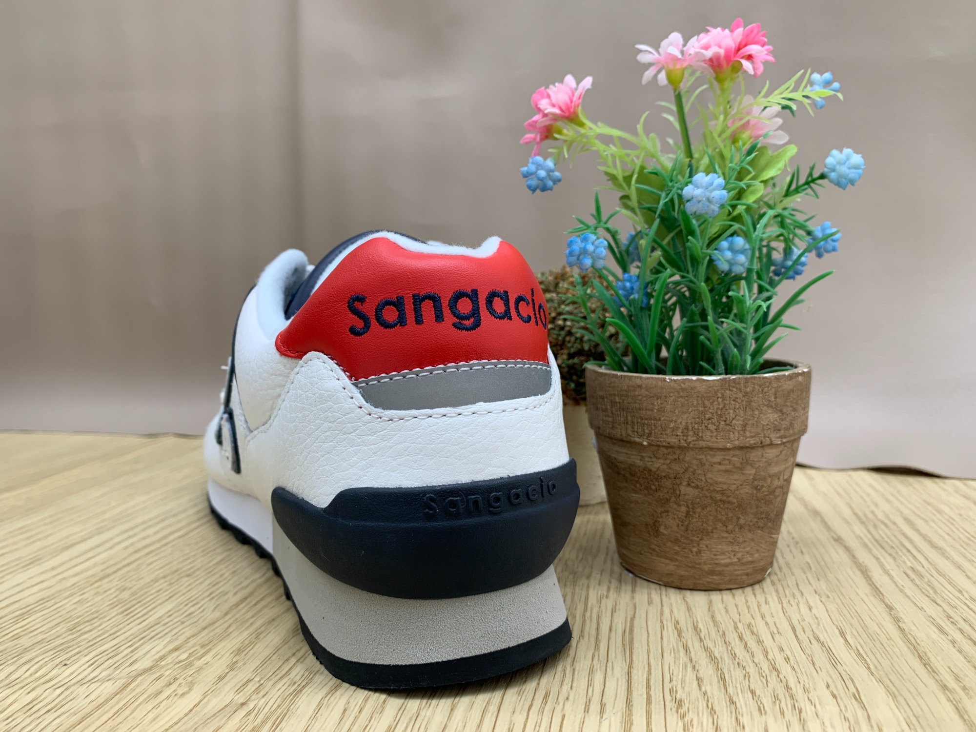 スニーカーsangacio（サンガッチョ）の紹介です！！ [2024.04.22発行]｜リサイクルショップ トレジャーファクトリー（トレファク）松原店